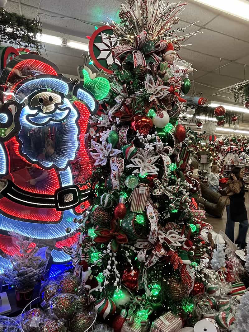 Top 20 Christmas Tree Trends That Will Wow Your Guests!