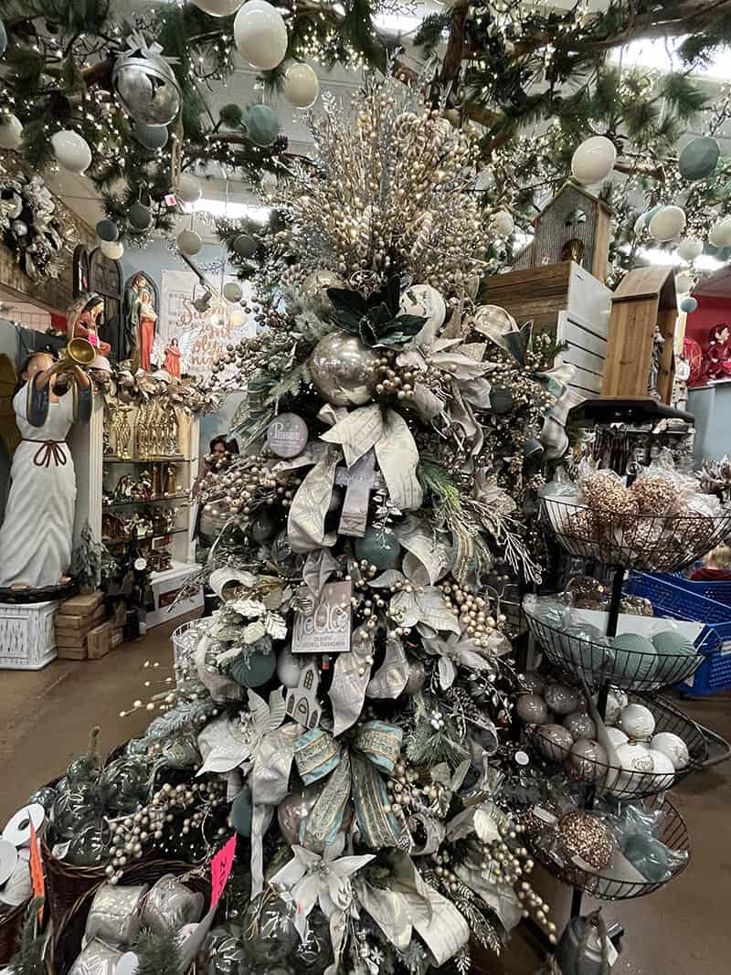 Top 20 Christmas Tree Trends That Will Wow Your Guests!
